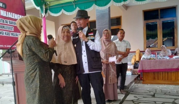 Hadiri RAT Kopwan Al Barokah, Bupati Majalengka Beri Bantuan Modal Usaha Hadiri RAT Kopwan Al Barokah, Bupati Majalengka Beri Bantuan Modal Usaha